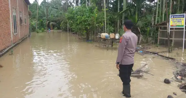 Tanggul Jebol, Ratusan Rumah Terendam Banjir di Aceh Utara