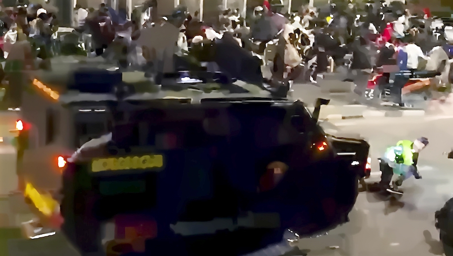 Mobil Barracuda Brimob Lindas Ojol Hingga Tewas Saat Bubarkan Massa ...