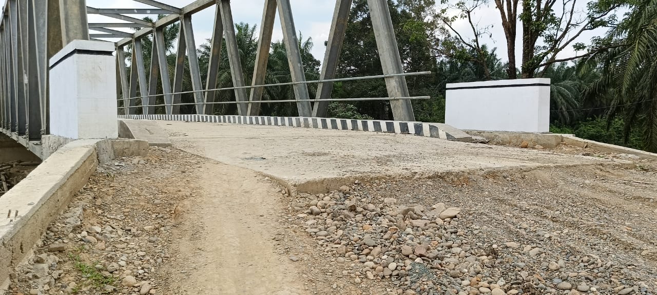 Timbunan Oprit Jembatan Simpang Kiri Amblas