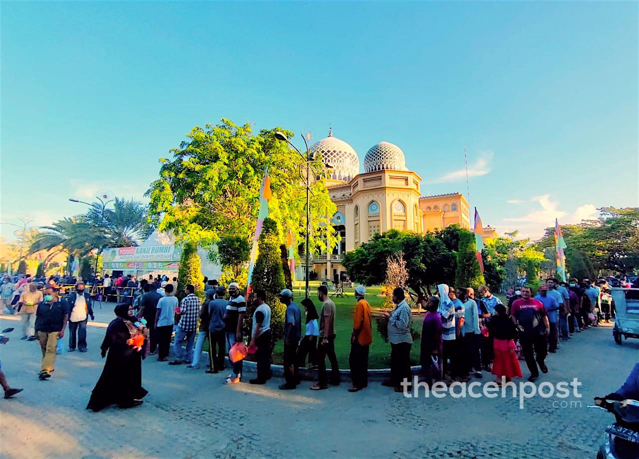 Melihat Pembagian Kanji Rumbi Gratis di Masjid Agung Islamic Center