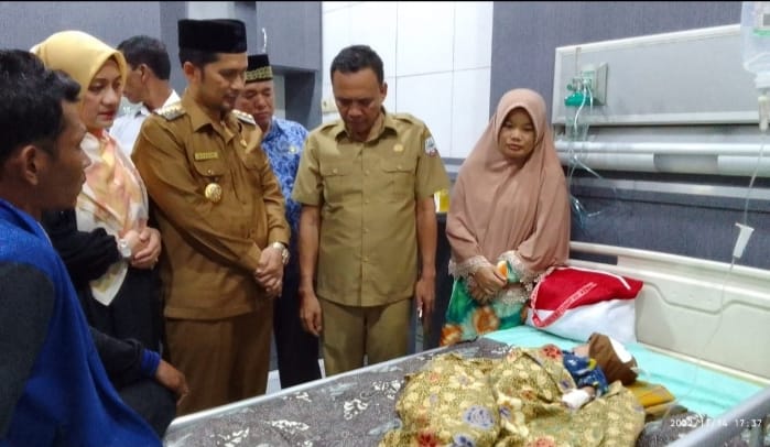 Pj Bupati Agara Besuk Surya Dharma, Bayi Tanpa Tempurung Kaki