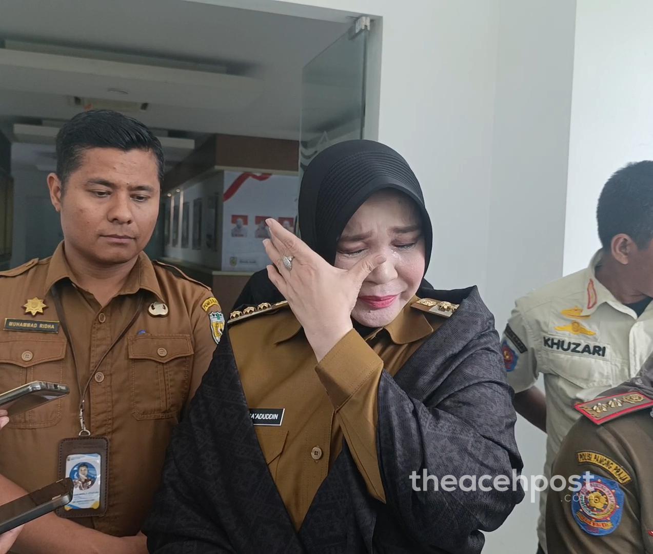 Walikota Illiza Tak Kuasa Membendung Air Mata Saat Jelaskan Razia Syariah yang Dipimpinnya Semalam