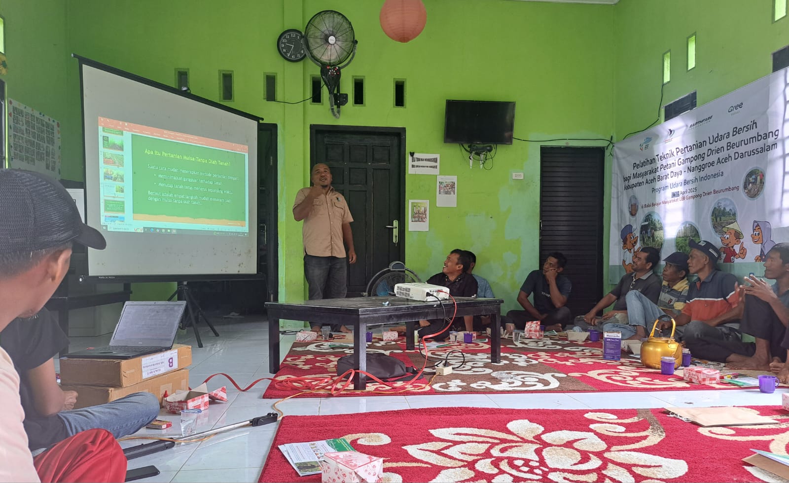 Jaga Udara Bersih, FIELD Indonesia Latih Petani Kuala Batee Bertani ...
